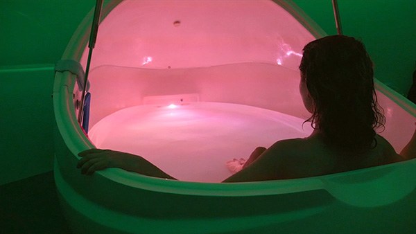 7 Ways Float Therapy Benefits Seniors | LTC News